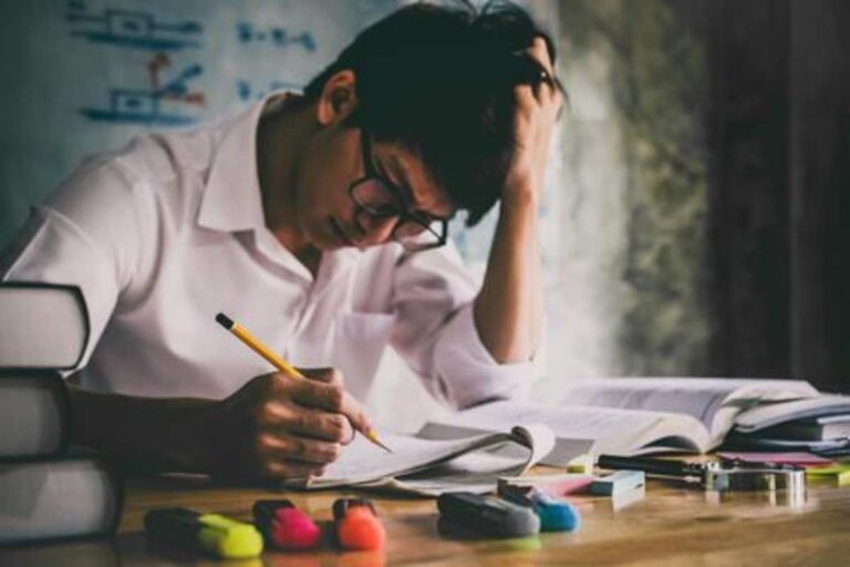 How to Score Good Marks in DU Semester Exams? Explained